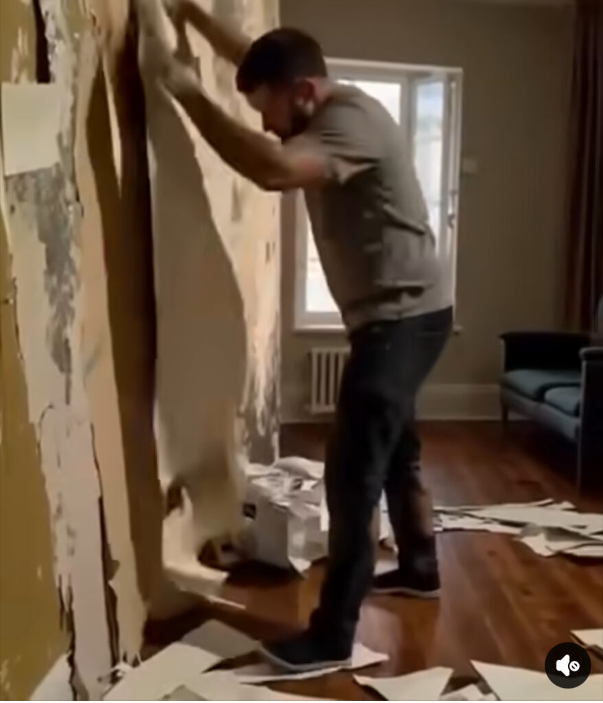 My Ex-husband Ripped off the Wallpaper After Our Divorce Because ‘He ...